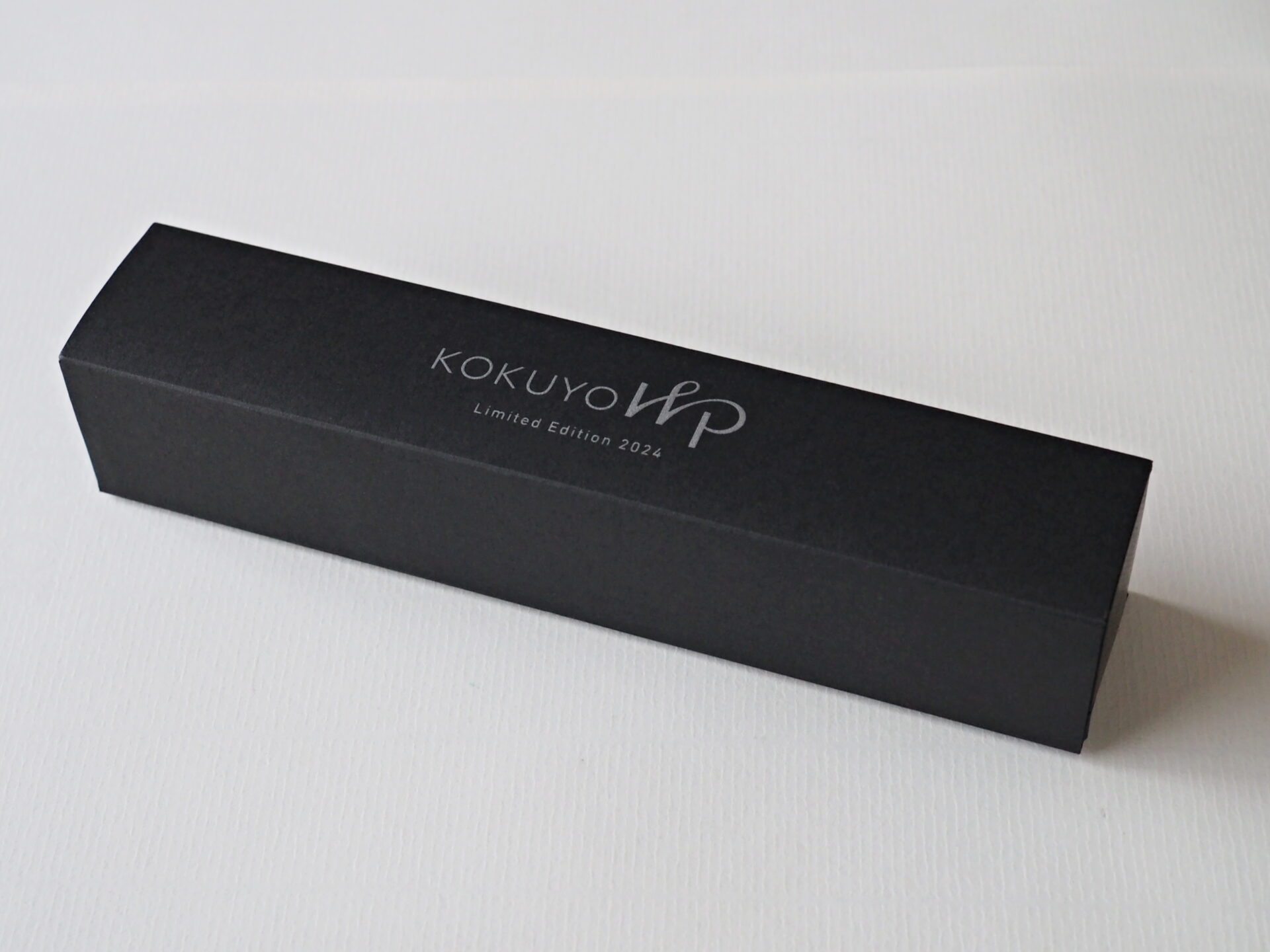 新感覚の書き心地！コクヨの高級筆記具「KOKUYO WP」限定モデルを試す【KOKUYO Limited Edition 2024 木軸/ウワミズザクラ レビュー】 | ホシイモノガ＝アリス・ギル