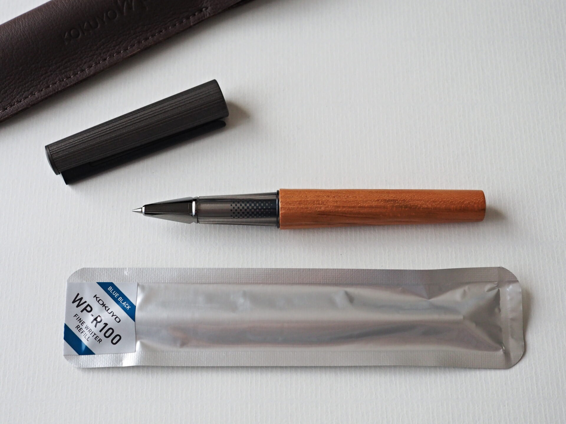 新感覚の書き心地！コクヨの高級筆記具「KOKUYO WP」限定モデルを試す【KOKUYO Limited Edition 2024 木軸/ウワミズザクラ レビュー】 | ホシイモノガ＝アリス・ギル