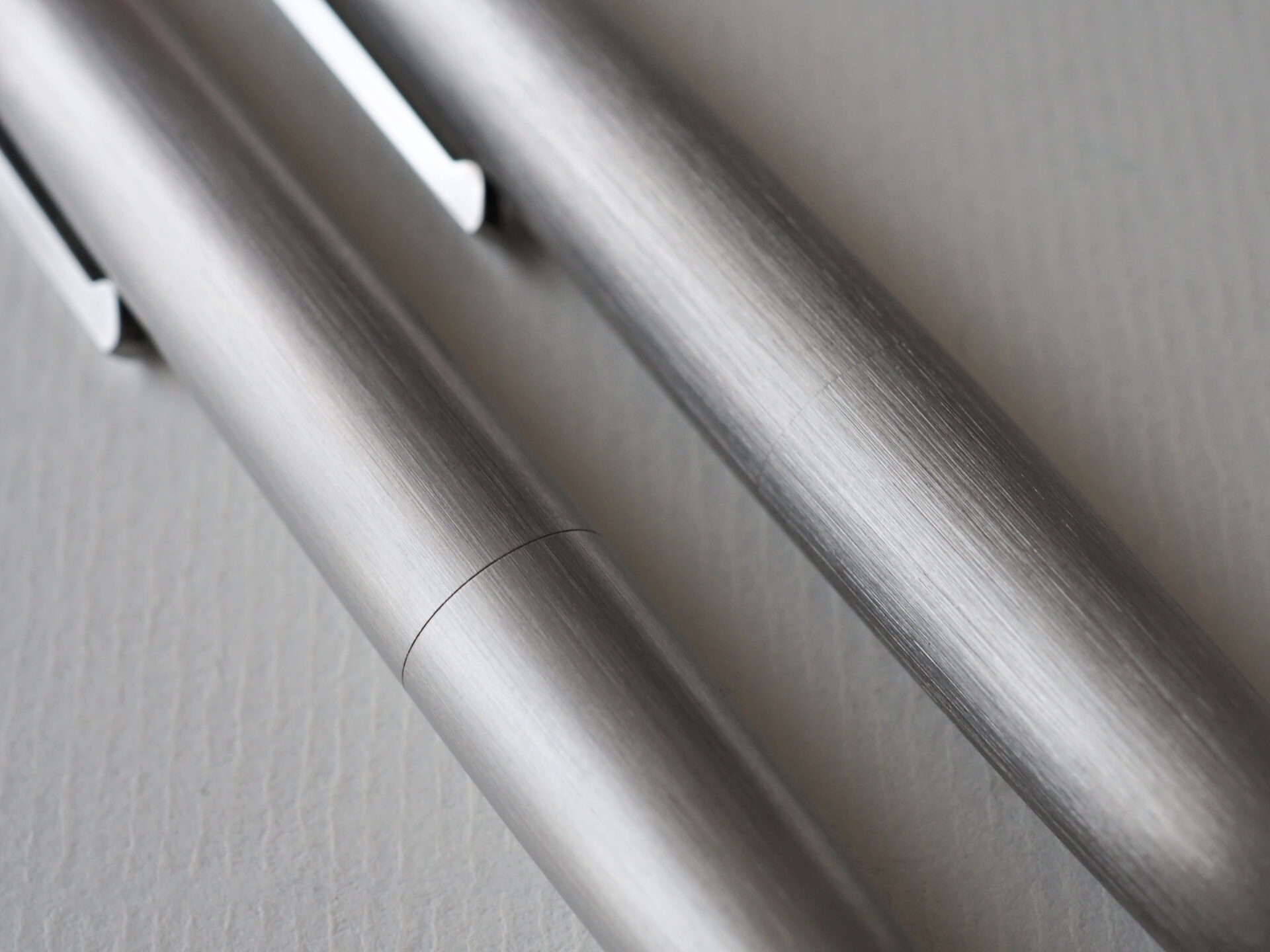 LAMY2000 の総金属軸「EDITION 2000」とジェットストリーム M17の相性を考える | ホシイモノガ＝アリス・ギル